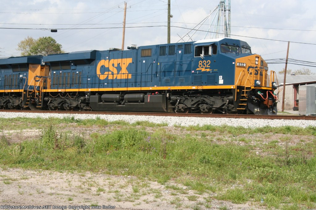 CSX 832